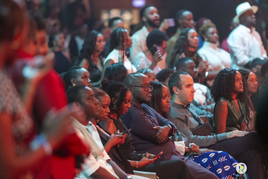 Mu myaka amaze mu muziki, Mbonyi yakomeje kwirinda impaka n ...