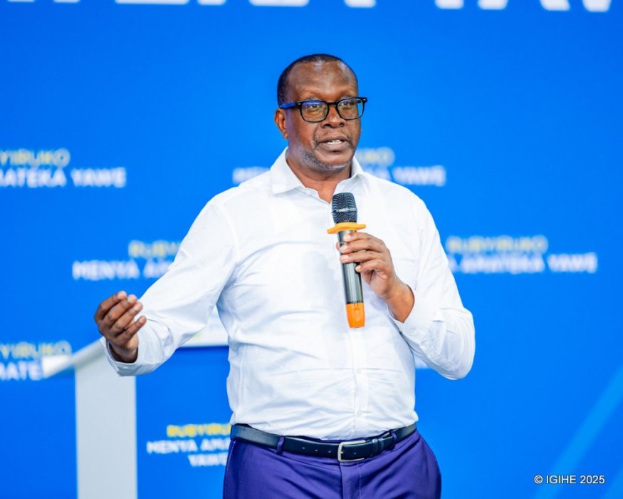 Gen Maj Ekenge yavuze ko Abanyarwanda n’Abanye-Congo b’Abatutsi ...