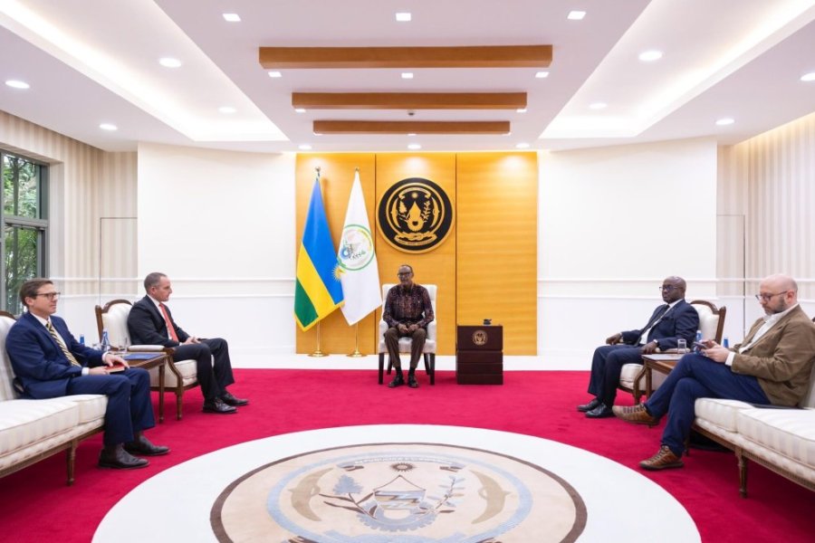 Perezida Kagame yakiriye Amb. Eric Kneedler urangije inshingano ...