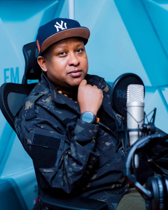 Coach Gael yishongoye kuri Alex Muyoboke abinyujije mu ndirimbo ...