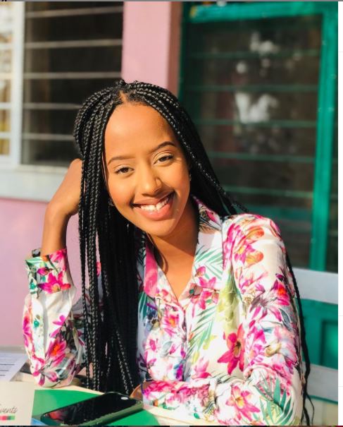 Miss Nishimwe Naomie ari mugahinda gakomeye ko kubura Sekuru ...